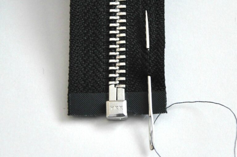 Adding A Zipper | Tutorial | Sincerely pam