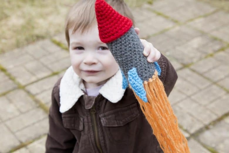 Free Spaceship Crochet Pattern | Sincerely pam
