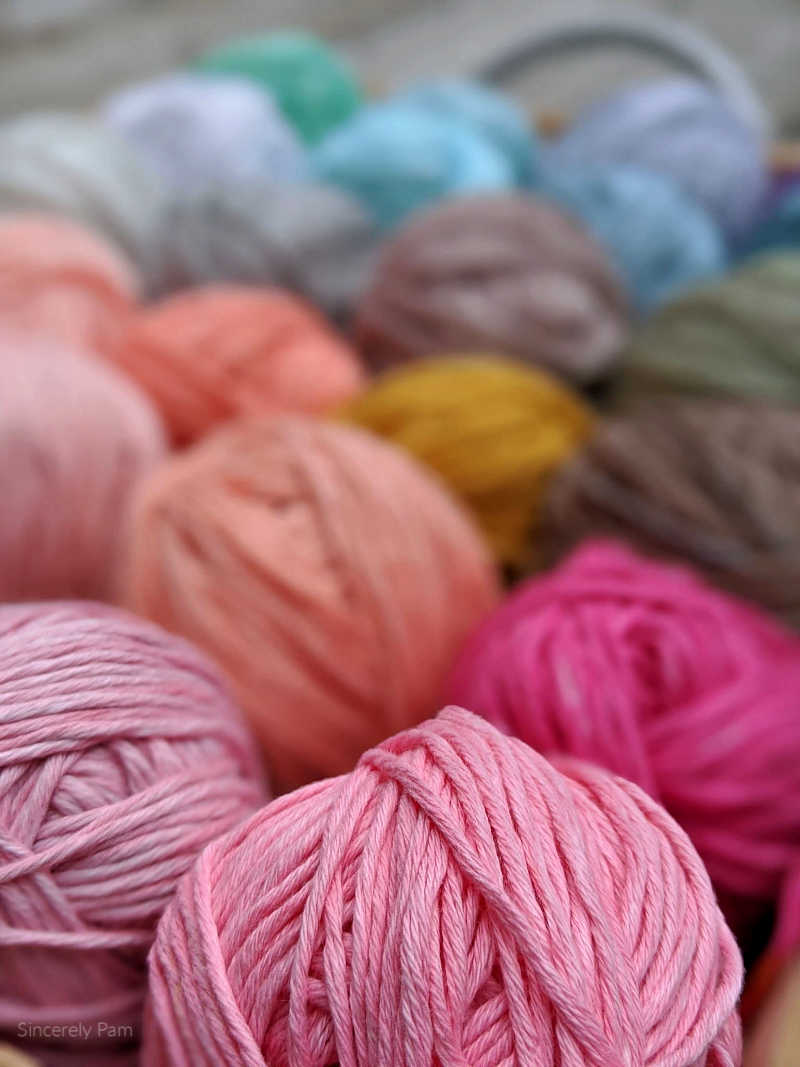 Combining Yarn Colors Tutorial | Sincerely pam